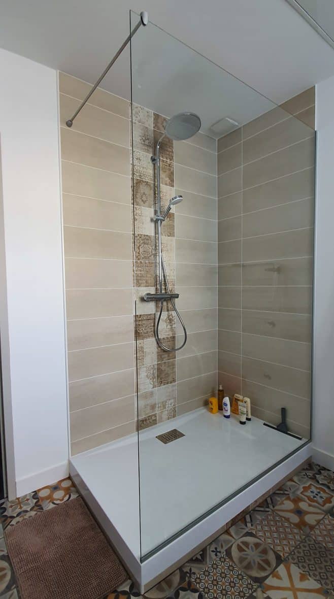 Paroie de douche en verre trempé - MVM Vitrerie Miroiterie Brest