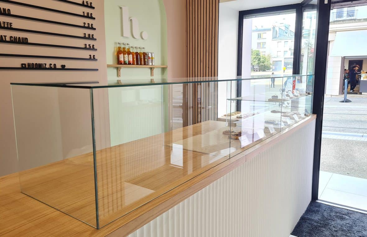 Vitrines de magasin sécurisée en verre trempé - MVM Vitrerie Miroiterie ...